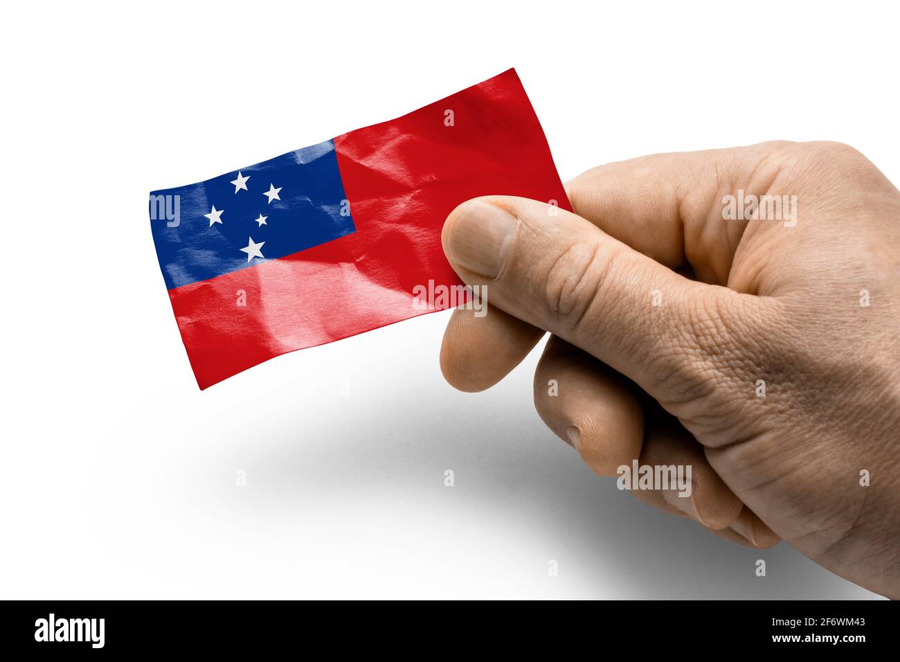Hand holding a card with a national flag the Samoa Stock Photo - Alamy