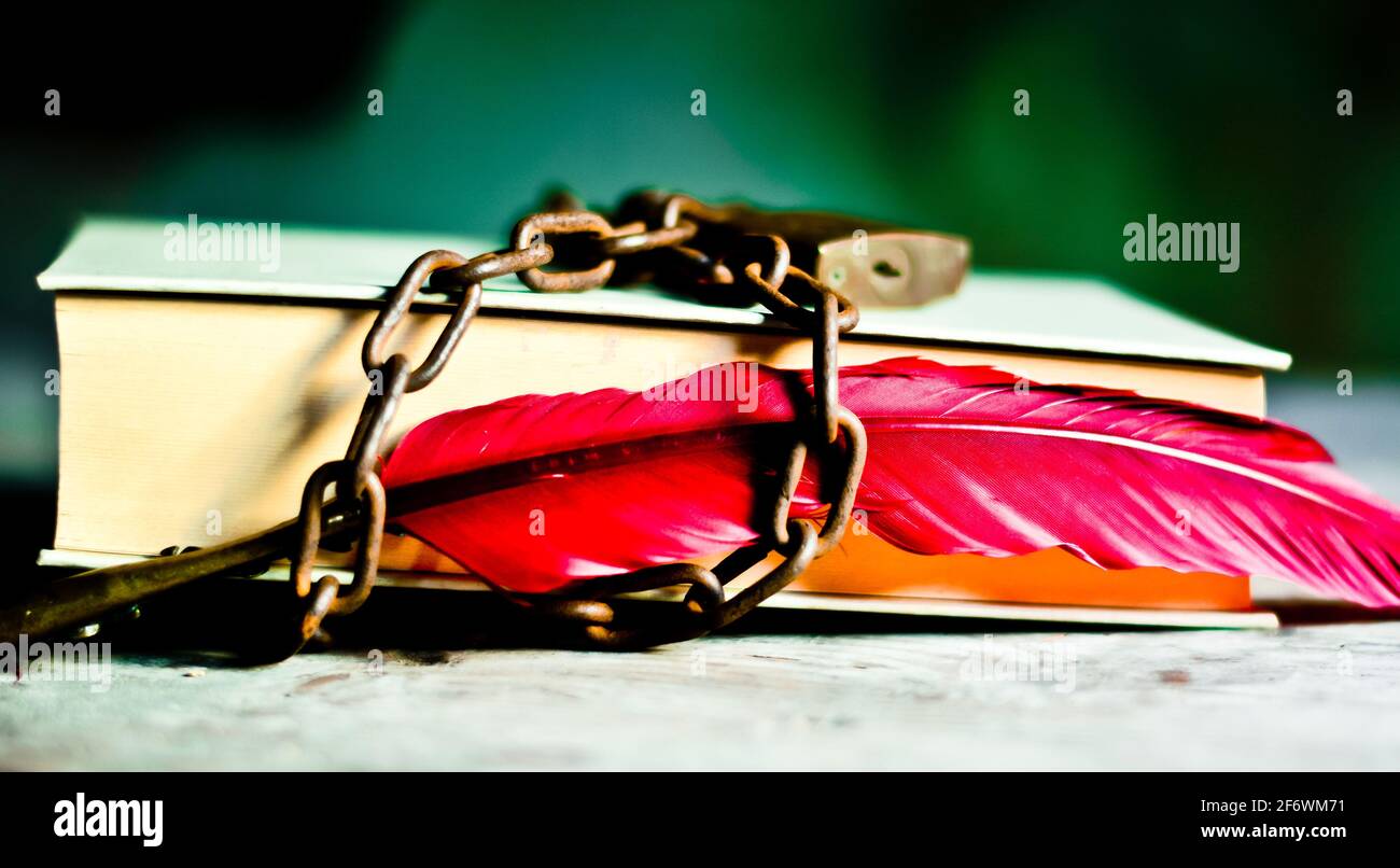 Chained books in library hi-res stock photography and images - Alamy