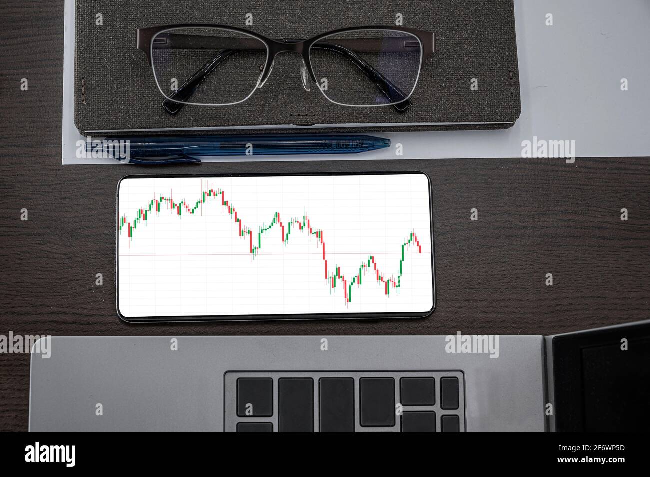 Candlestick chart hi-res stock photography and images - Alamy