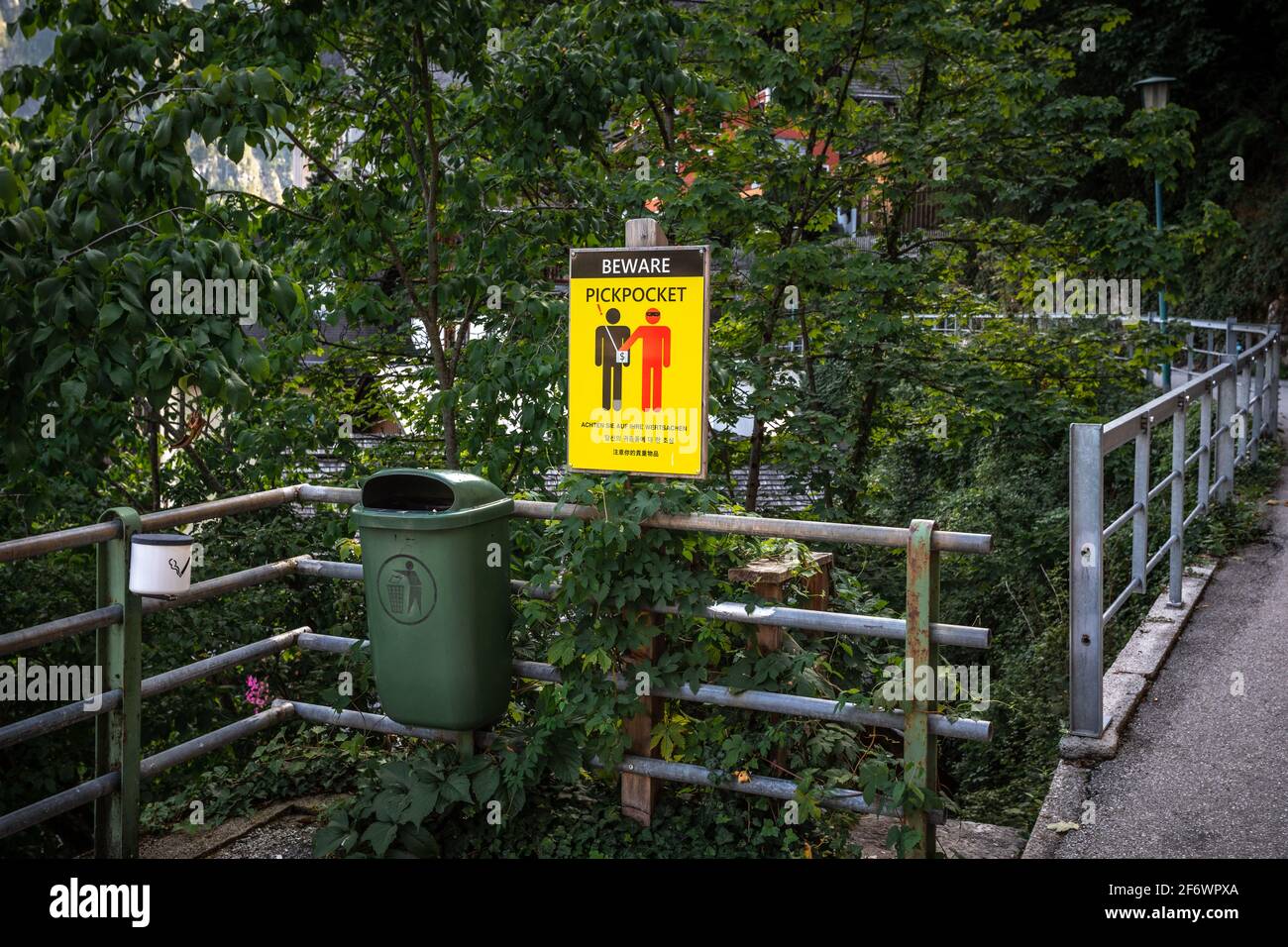 Beware pickpocket warning sign in Hallstatt, Austria Stock Photo - Alamy