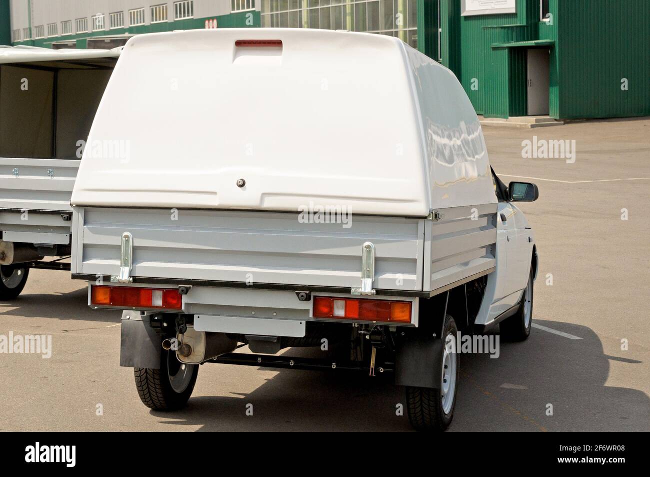 Lorry tailgate hi-res stock photography and images - Alamy