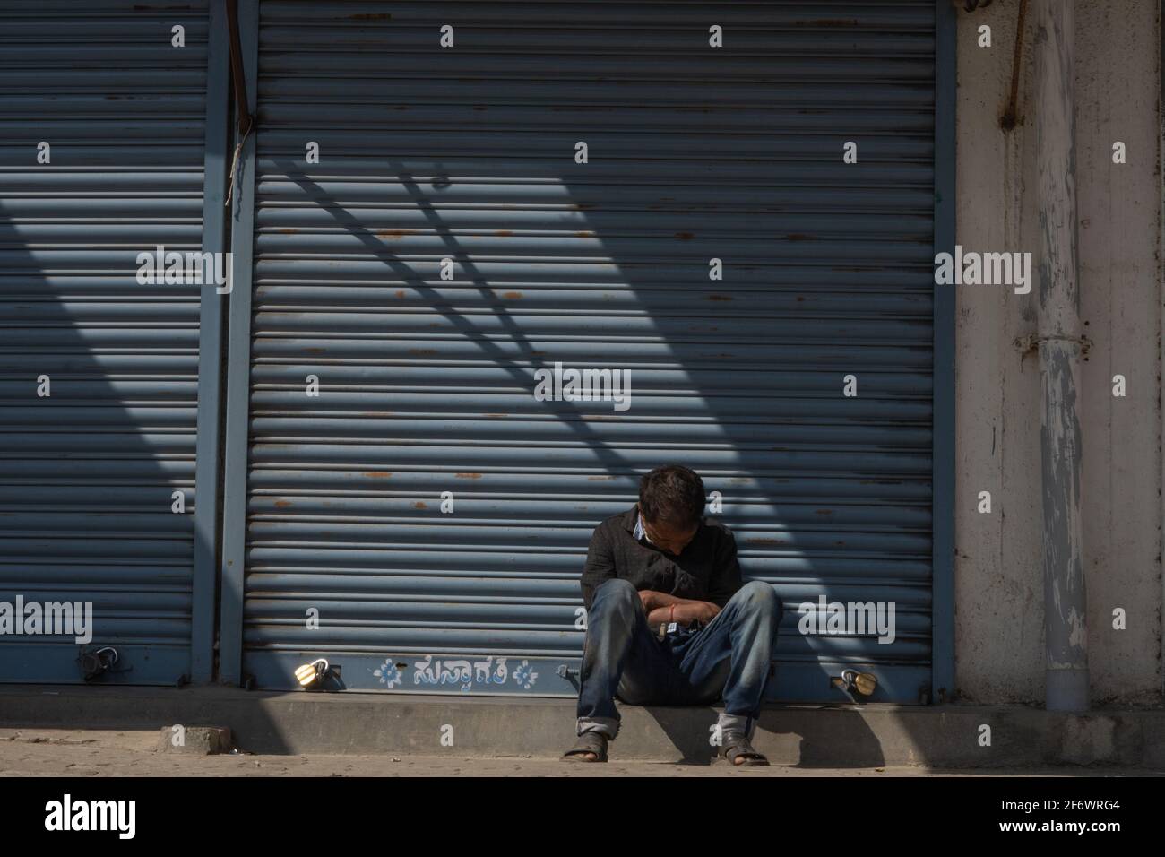 Indian boy smiling in market india hi-res stock photography and images ...