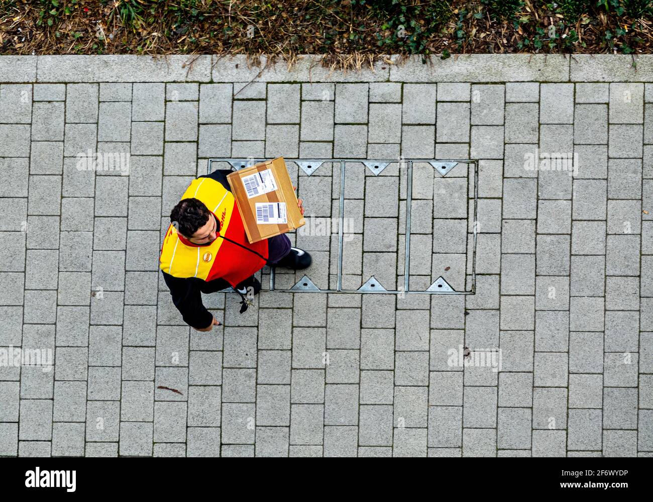 Dhl express hi-res stock photography and images - Alamy