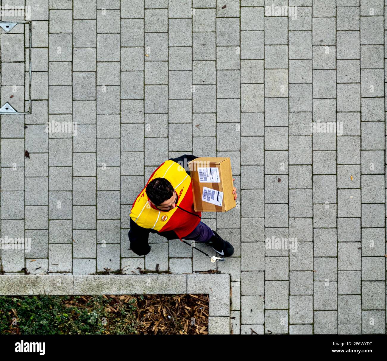 Dhl express hi-res stock photography and images - Alamy