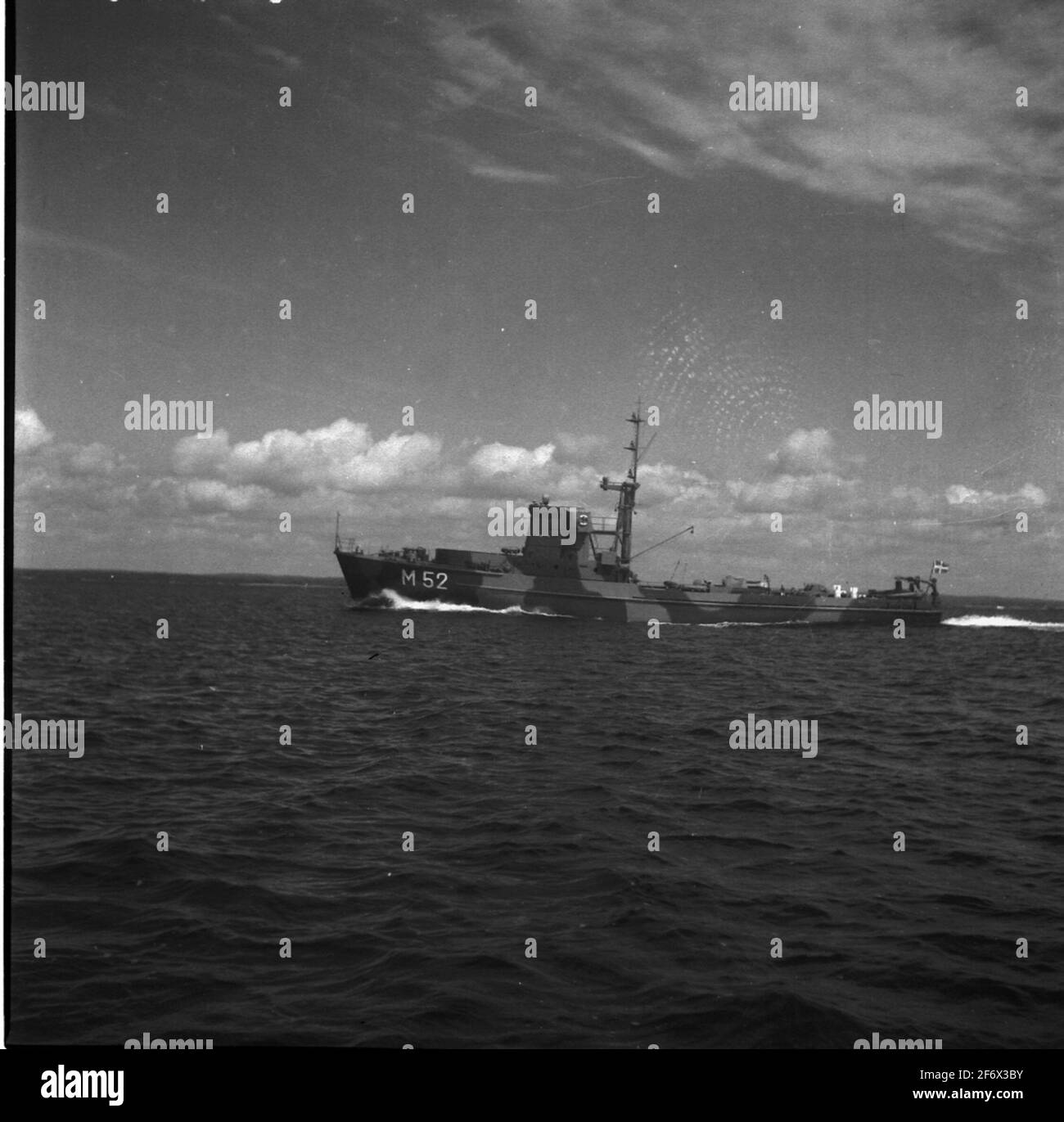 Sea wake Black and White Stock Photos & Images - Alamy