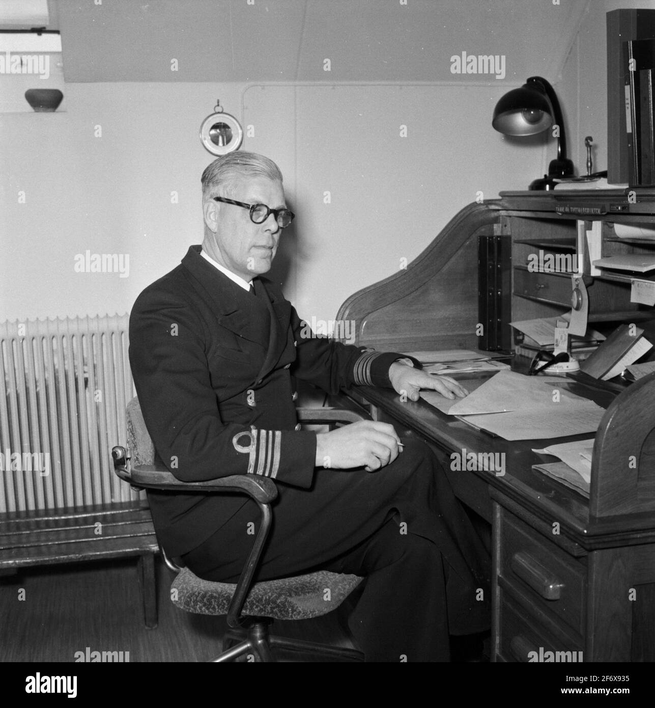 Buildings and crane captain Sahlin .. Buildings and crane captain ...