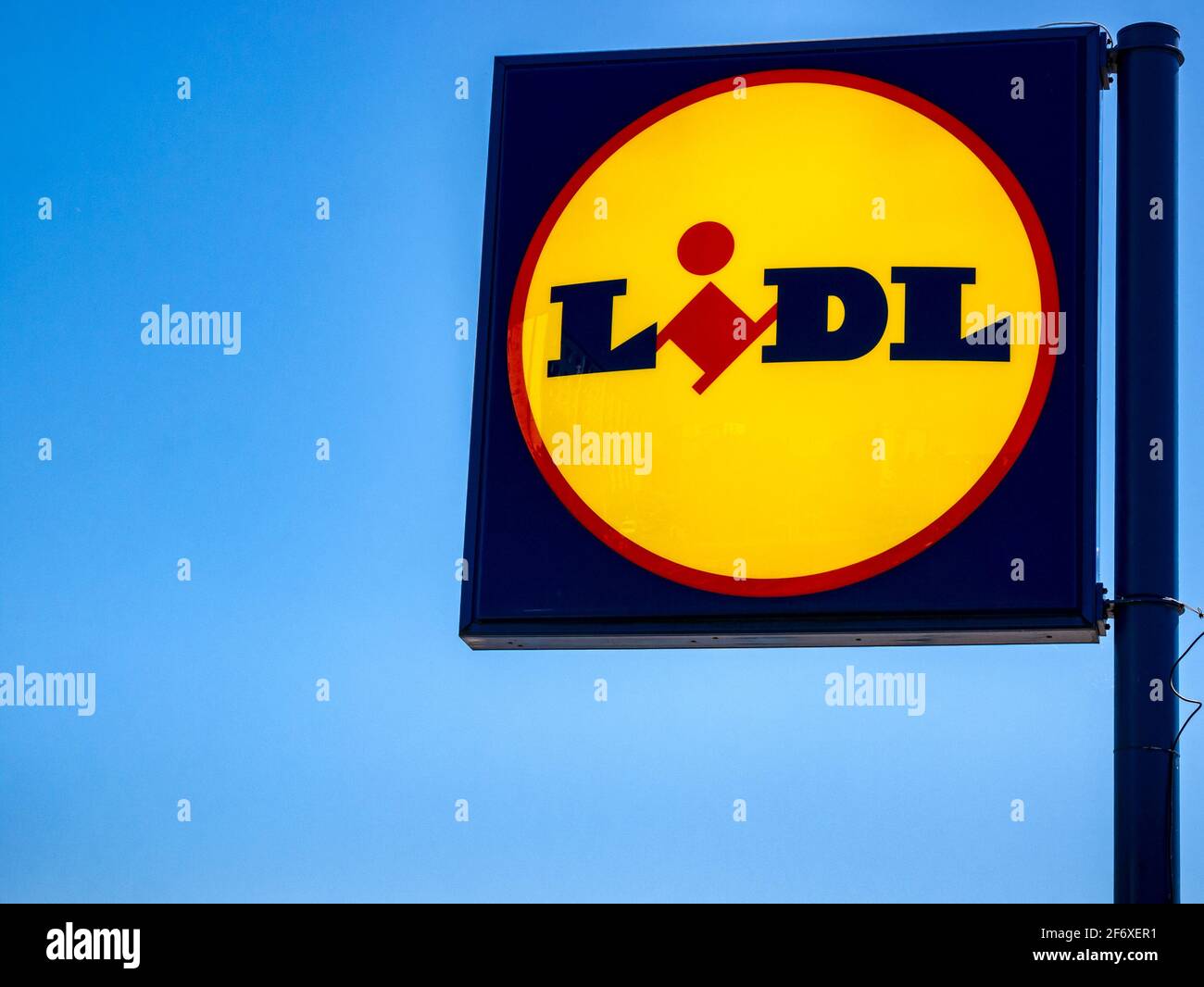 Lidl Aldi Supermarket Shop High Resolution Stock Photography and Images ...