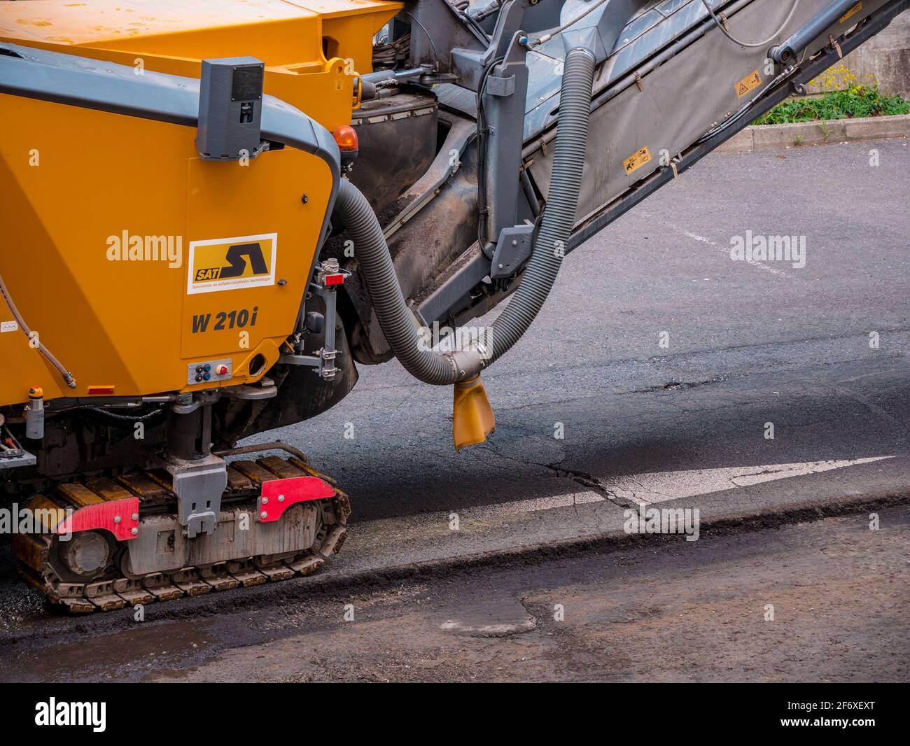 Road milling machine hi-res stock photography and images - Alamy