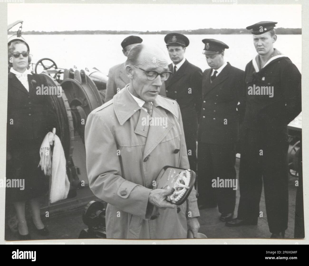 Receiving medal hi-res stock photography and images - Alamy