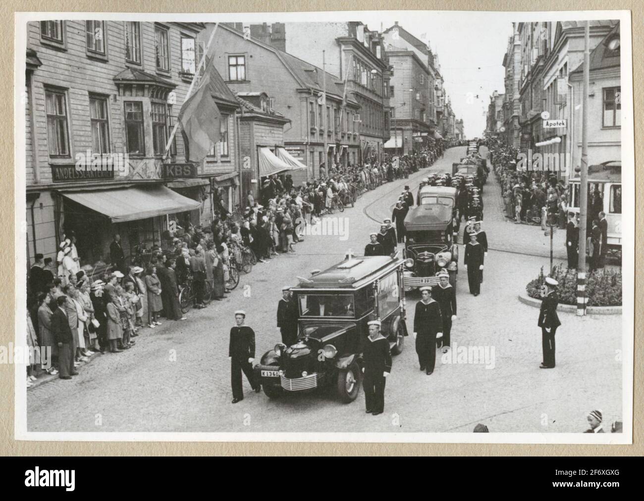 The picture shows the procession after the burial of six of the victims ...