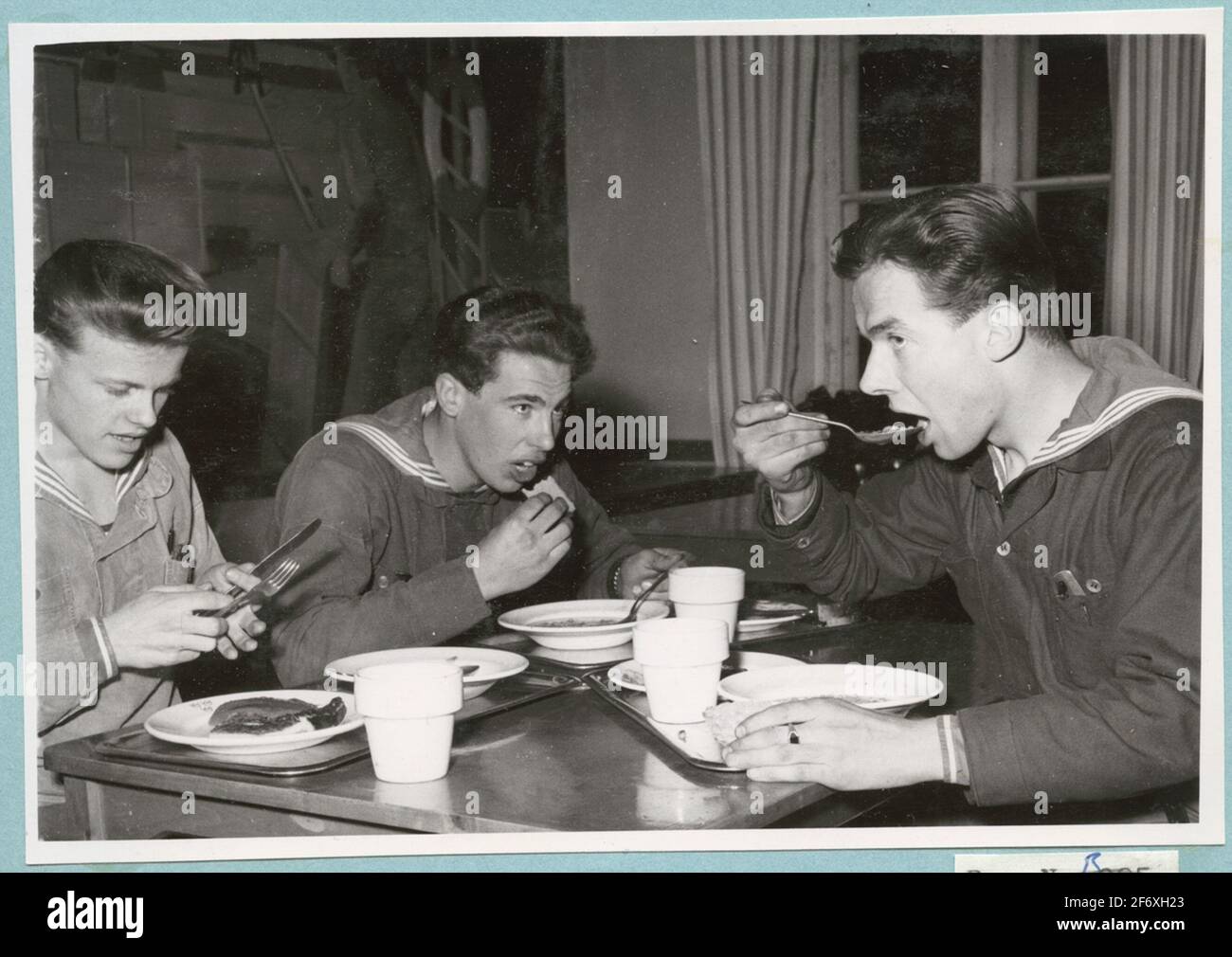 3 men eat Stock Photo - Alamy