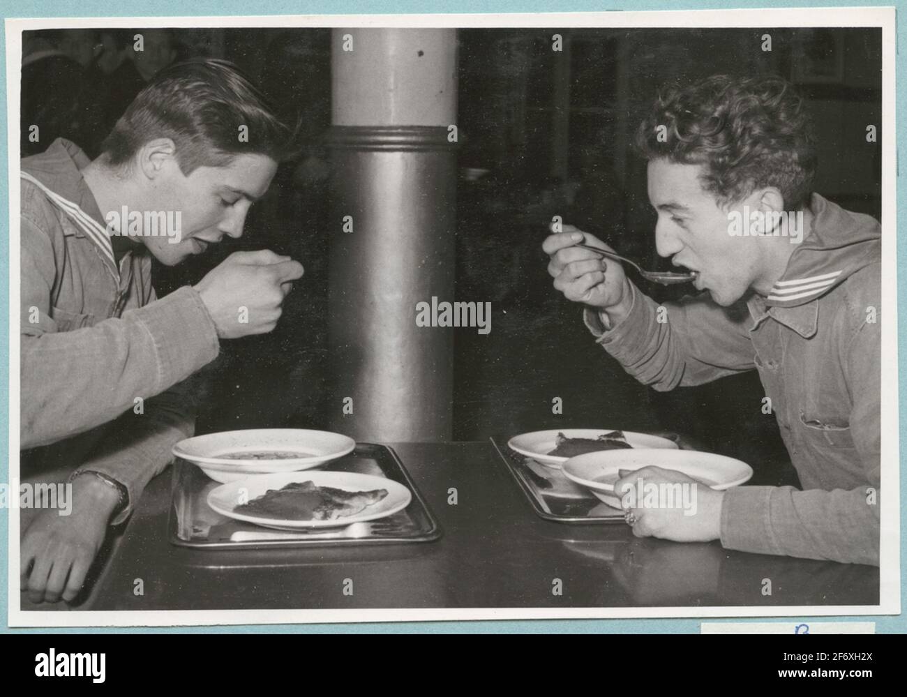 2 men eat Stock Photo - Alamy