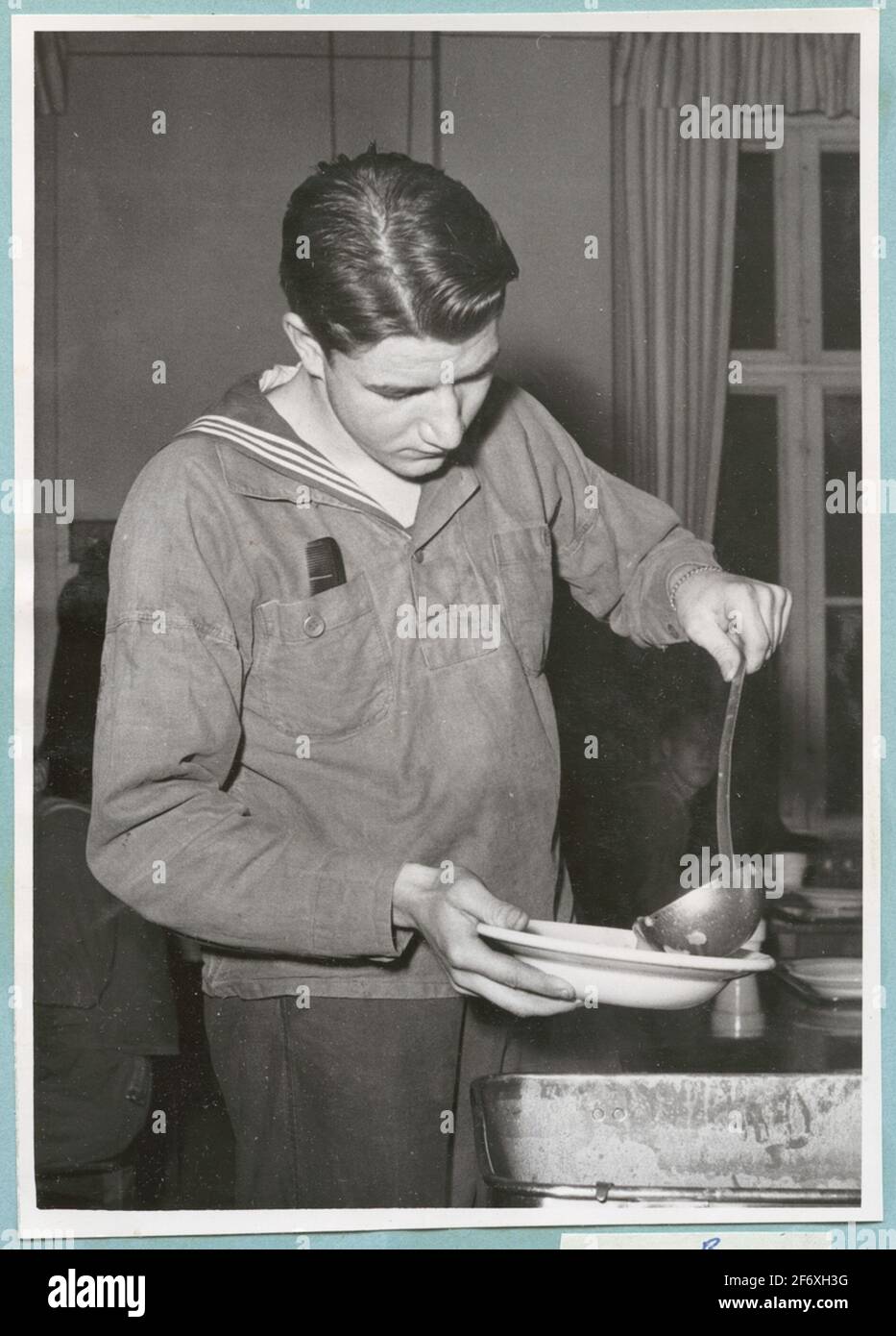 Lugging hi-res stock photography and images - Alamy