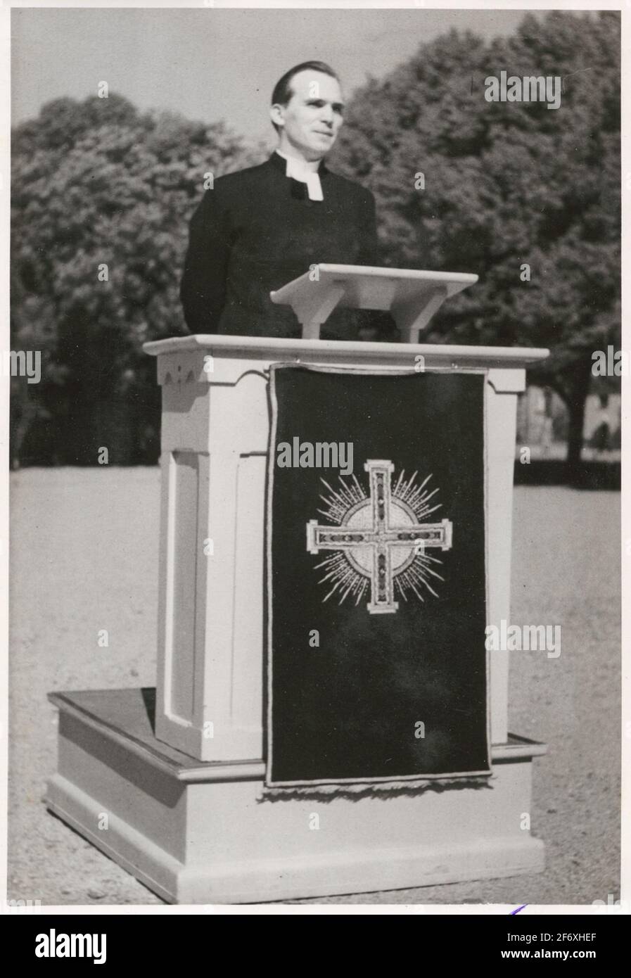 Priest in pulpit hi-res stock photography and images - Alamy