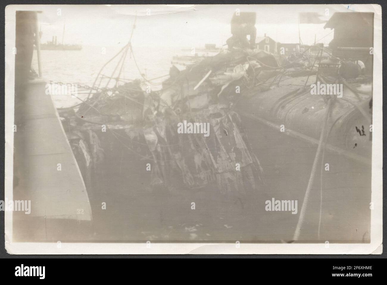 The picture shows the front ship by the champion after the collision ...