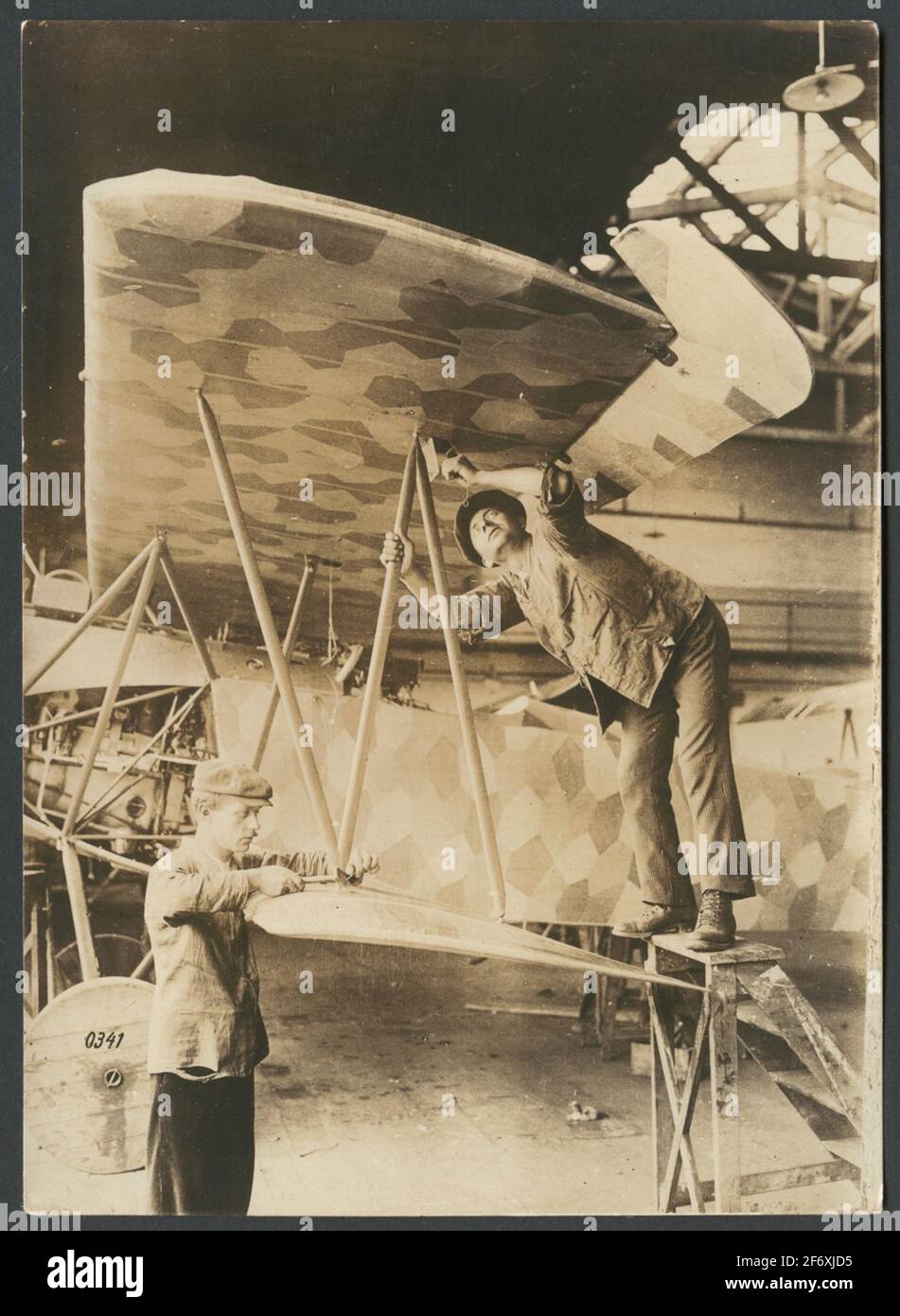 The picture shows the installation of aircraft wings on a German ...