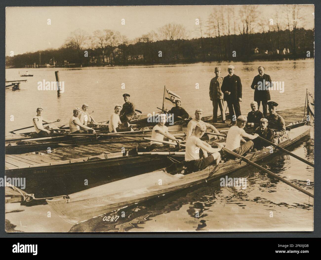 The picture shows German soldiers who train in rowing boats during home ...