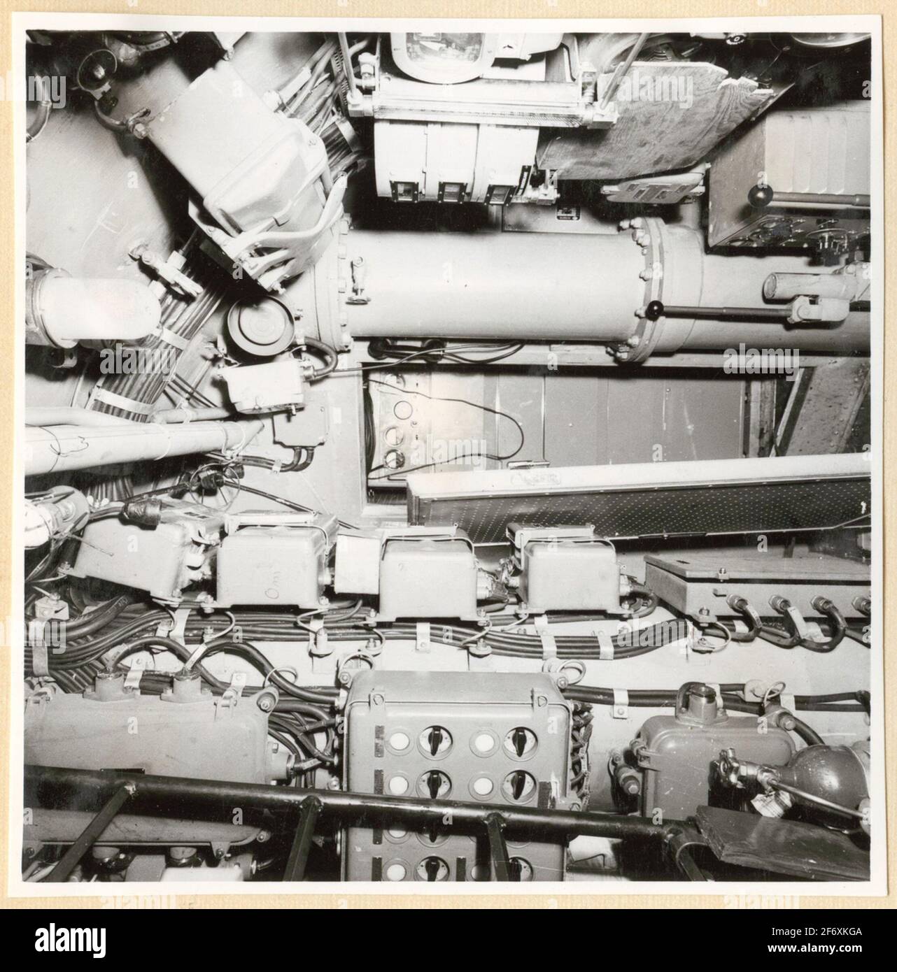 Maneuver room.Bb side.seen from outside.Entrance to radio cab ...