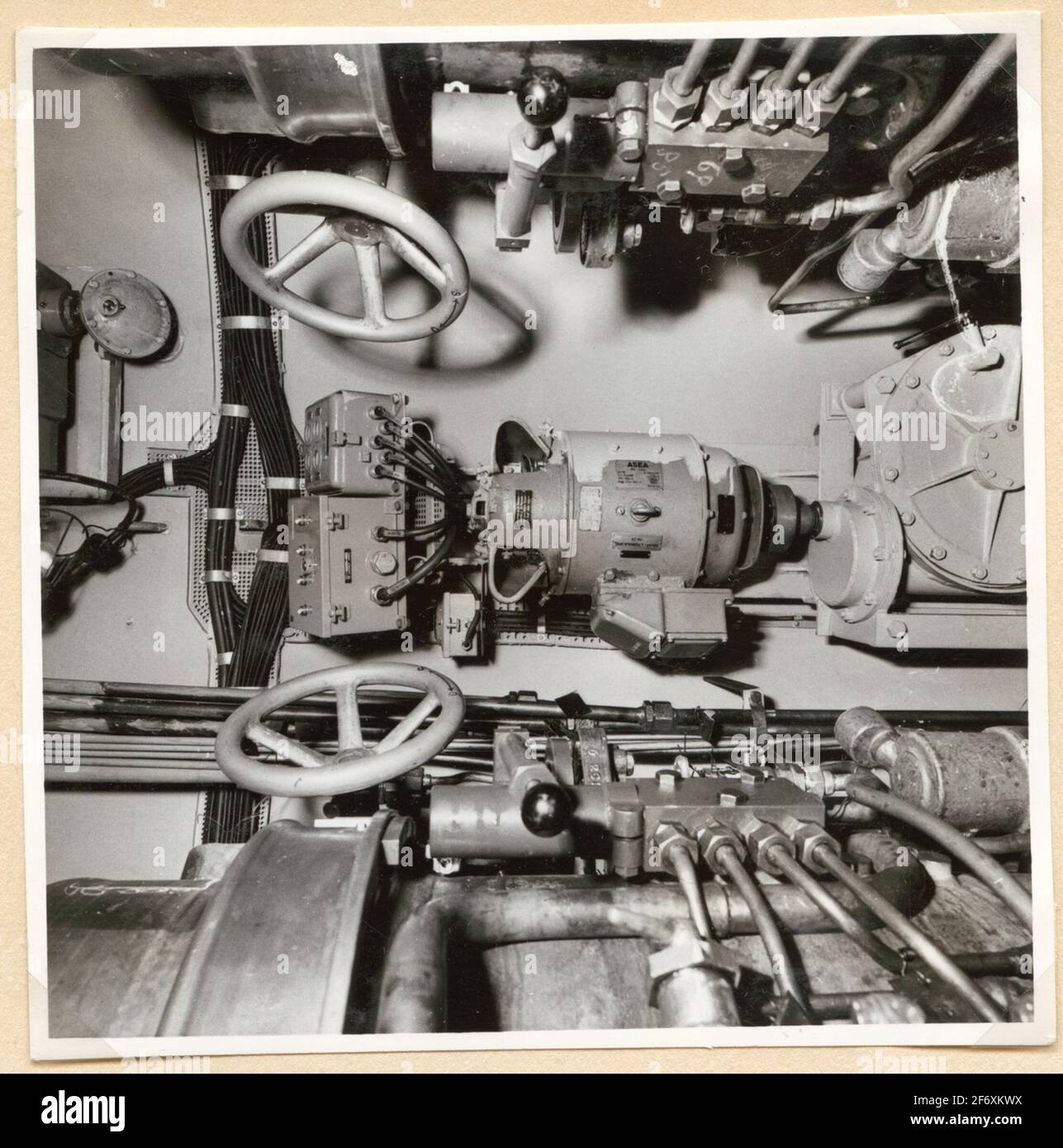 Torpedo release system hi-res stock photography and images - Alamy