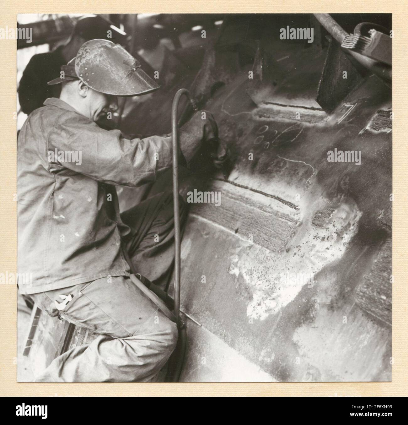 Pressure hull: grinding and clogging of frettings.19/10 1962. Kockums ...