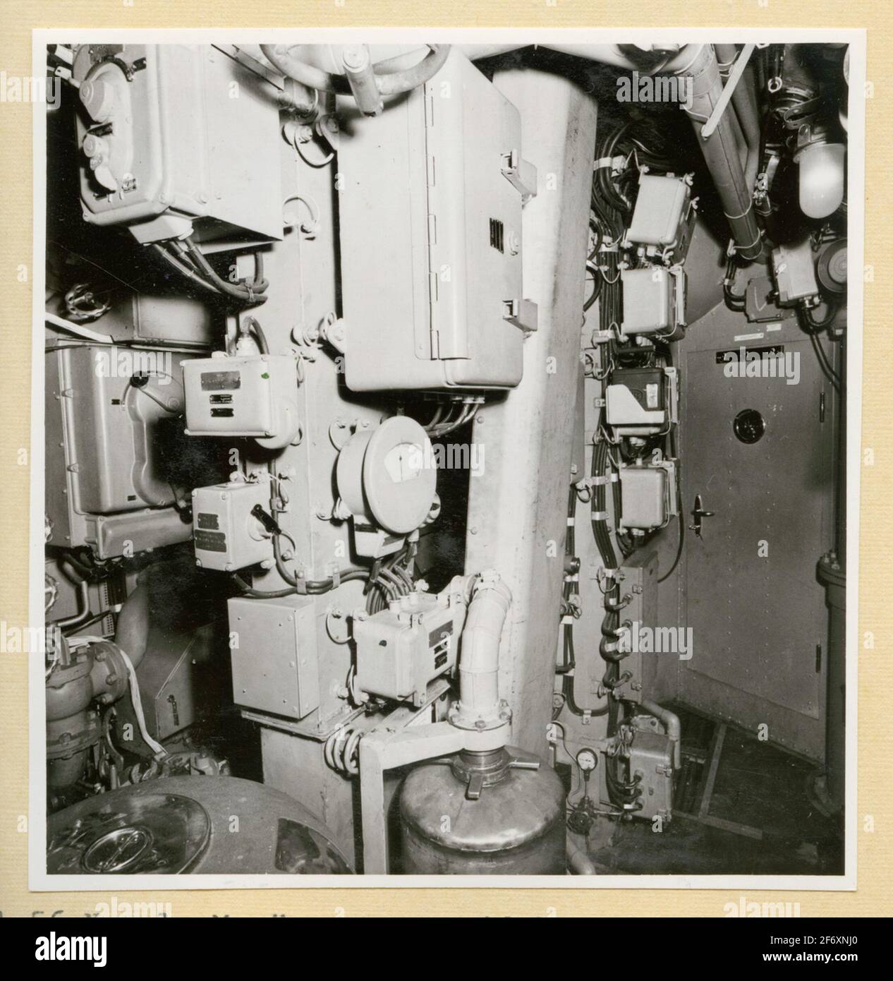 Gyro compass hi-res stock photography and images - Alamy