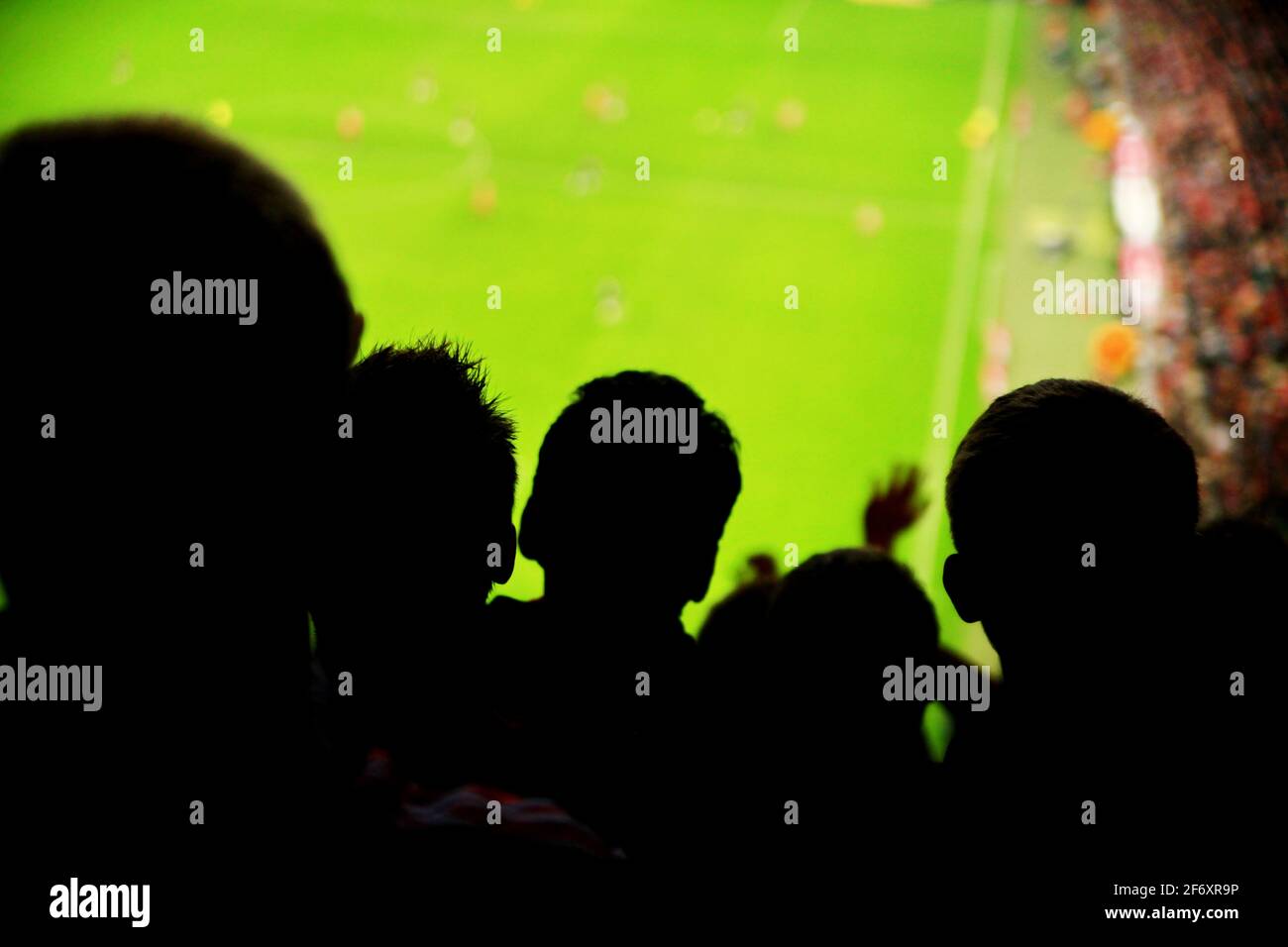 Silhouette spectators are fire show hi-res stock photography and images ...