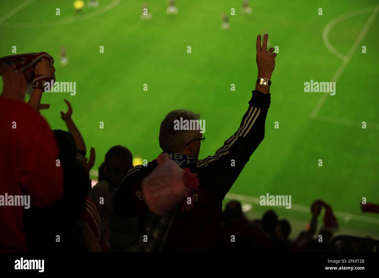 Silhouette spectators are fire show hi-res stock photography and images ...