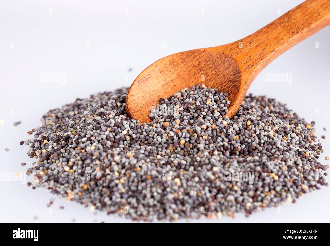 Organic poppy seeds - Papaver somniferum Stock Photo - Alamy