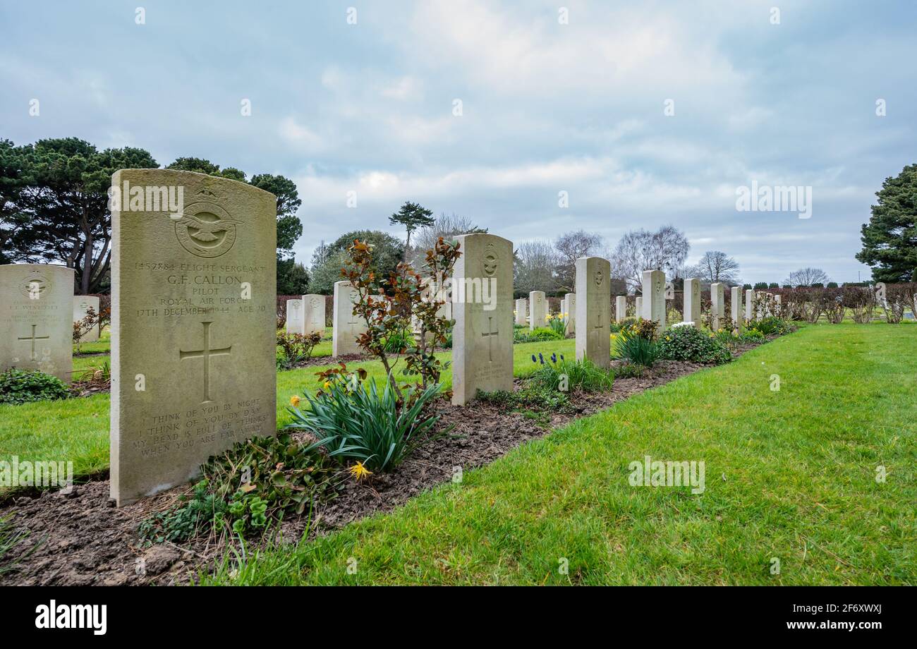 Cwgc wwii war graves hi-res stock photography and images - Alamy