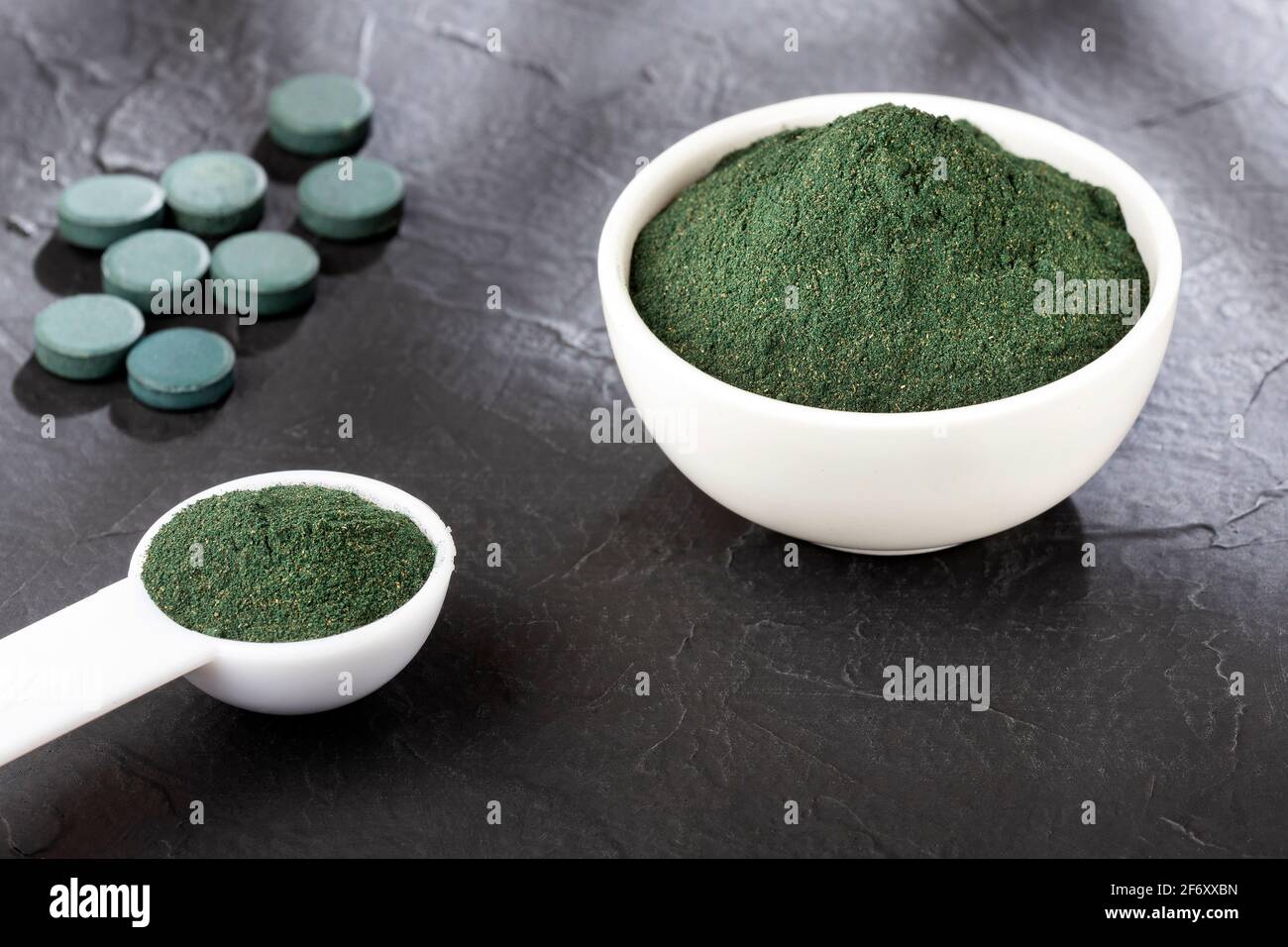 Spirulina powder and tablets - healthy superfood diet and detox ...