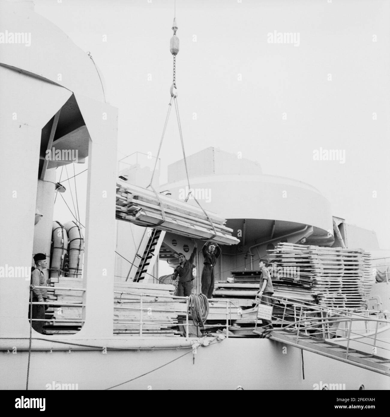 Loading aggregate .. Loading aggregates Stock Photo - Alamy