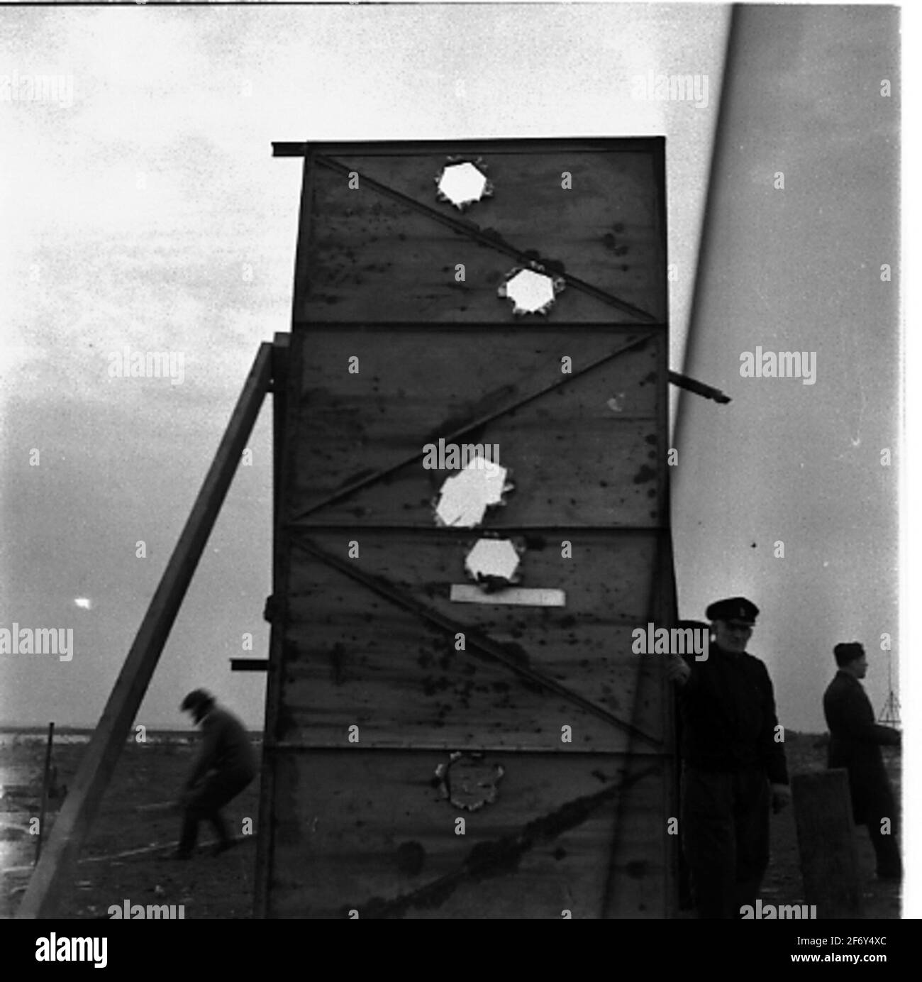 Art.Sect.Shooting practice.Sliding with 15 cm cannon in Torhamn.Art ...