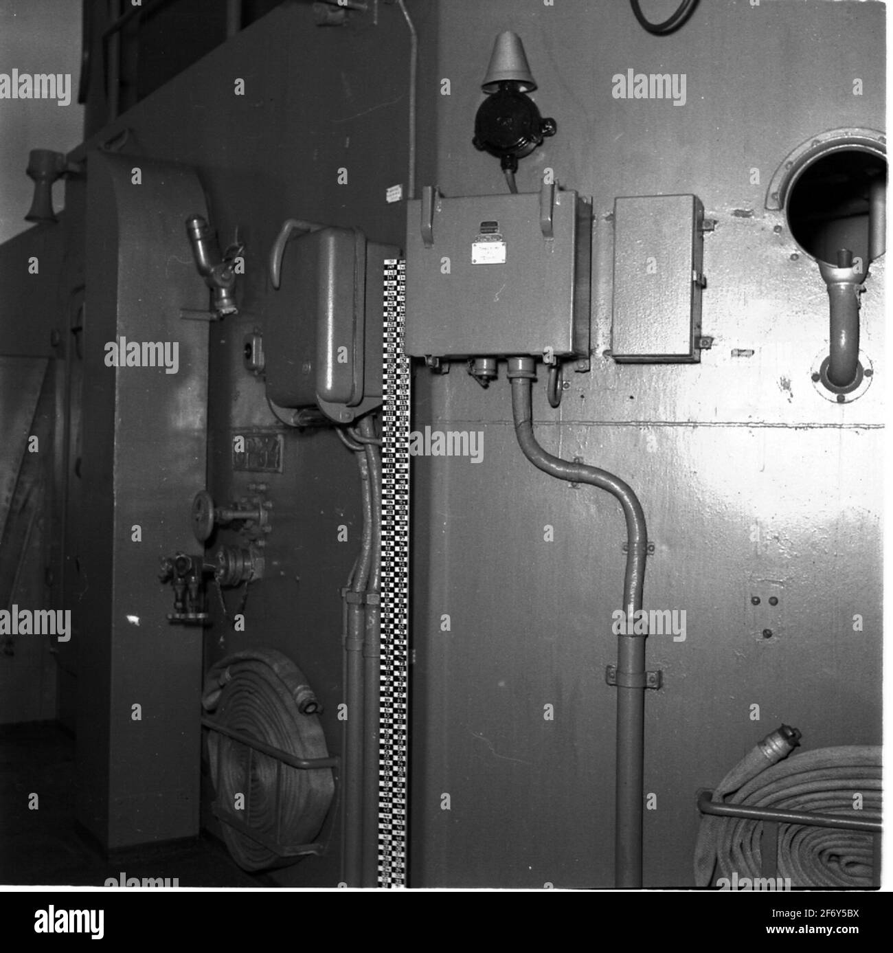 Cruiser Göta Lejongöd Lion, device placement on the dock.Cruiser Göta ...