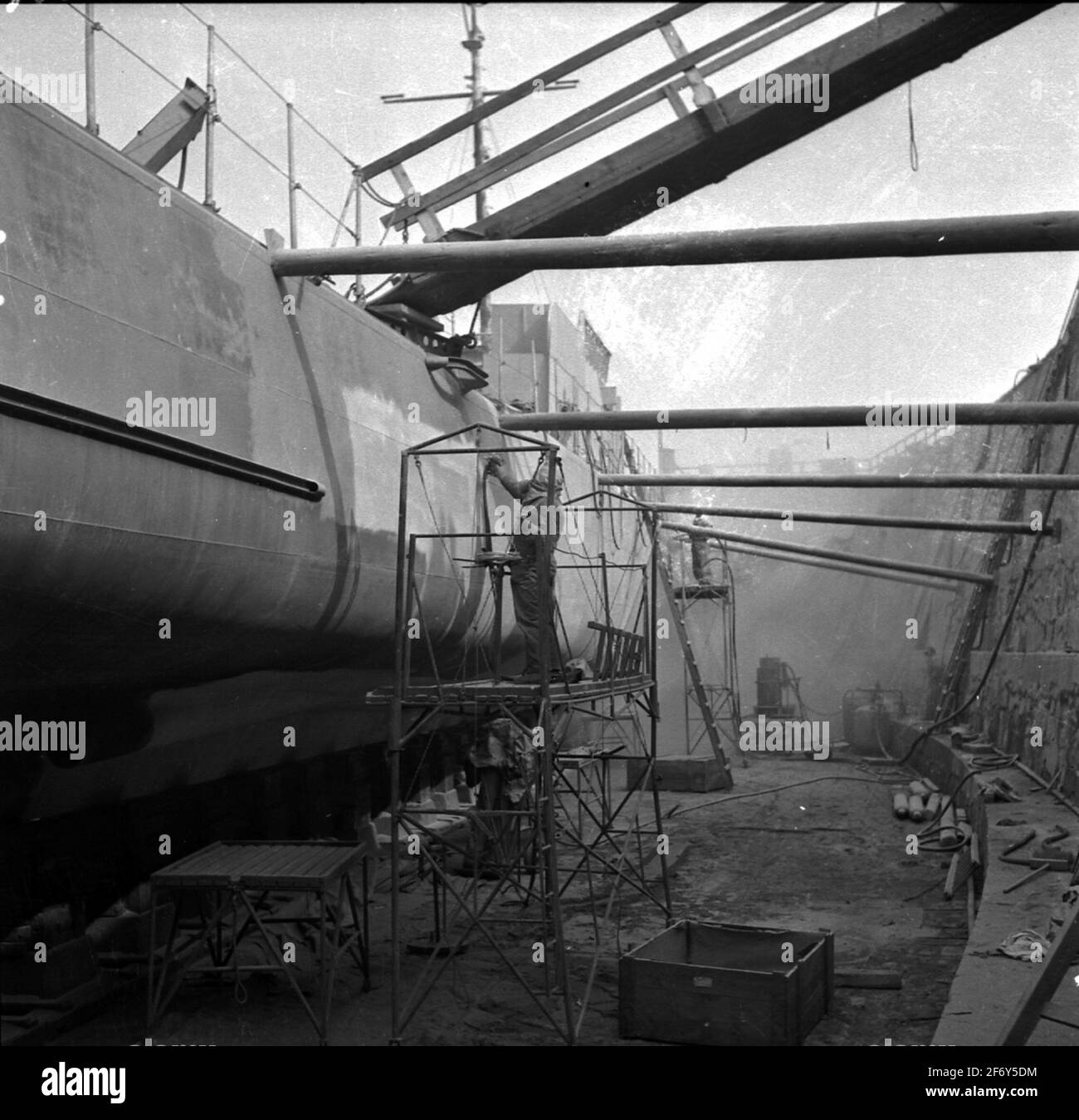 Transportation boat 101Transportboat 101 in dock 1, spray galvaniation ...