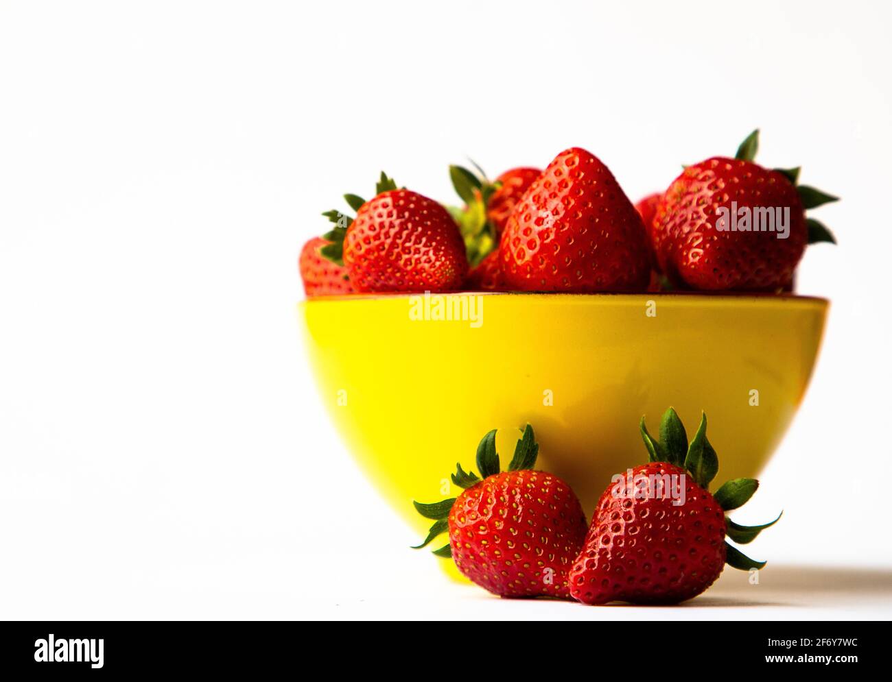 Yellow strawberry leaves hi-res stock photography and images - Alamy