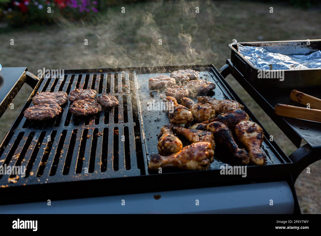 Self cooking hi-res stock photography and images - Alamy