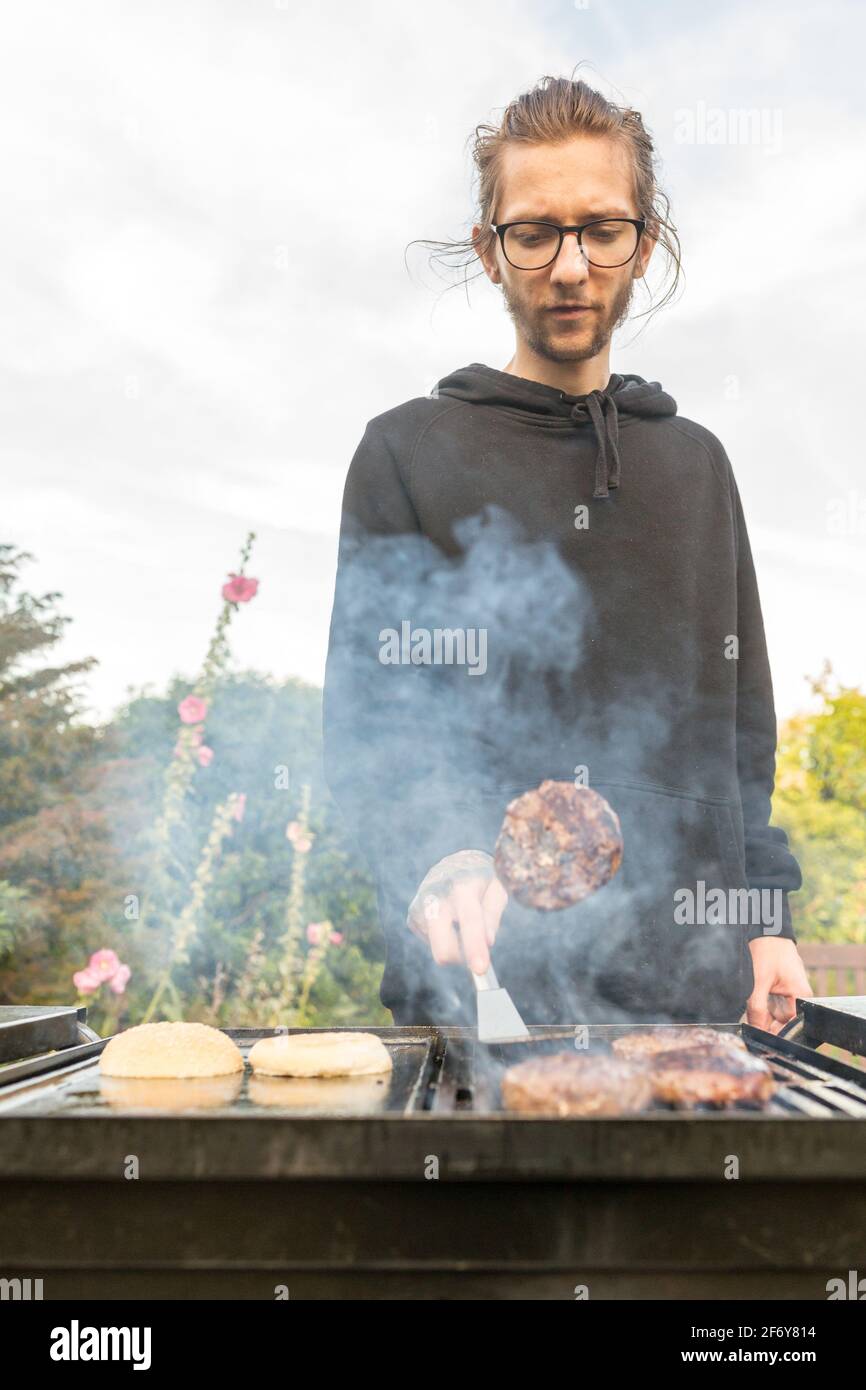 Bbq burger man garden hi-res stock photography and images - Alamy