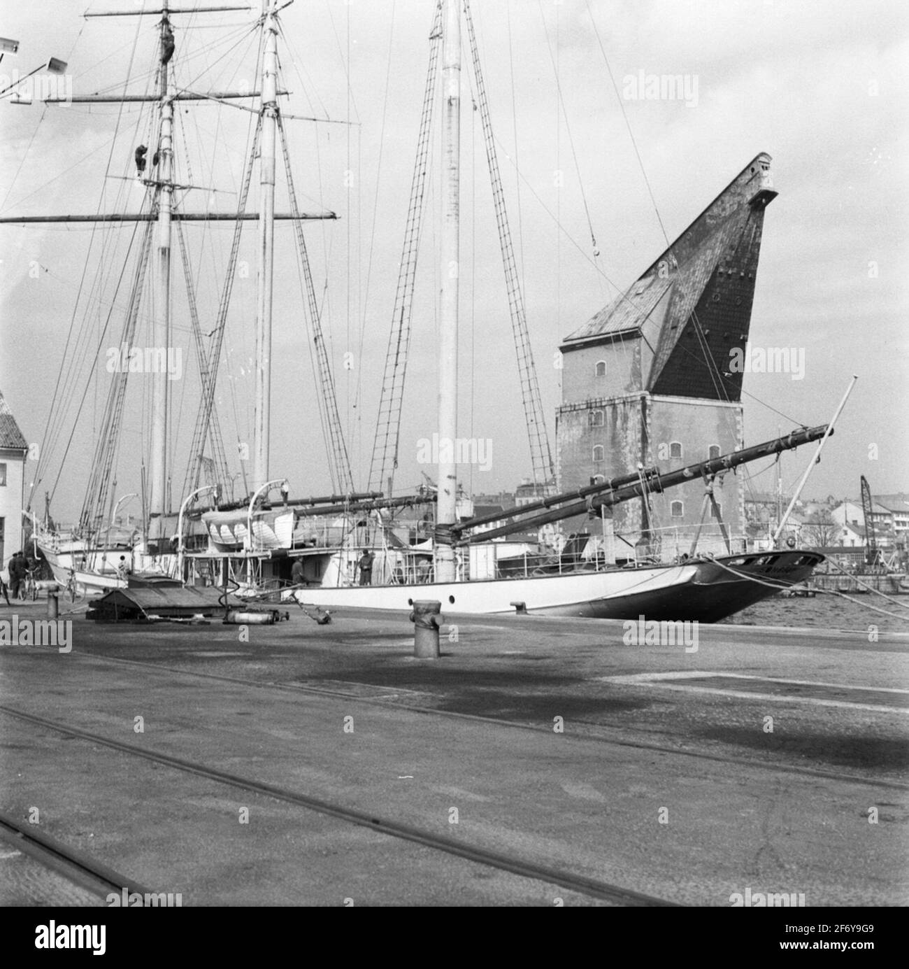 Flying Clipper.Old mast crane (depicted name Stock Photo - Alamy