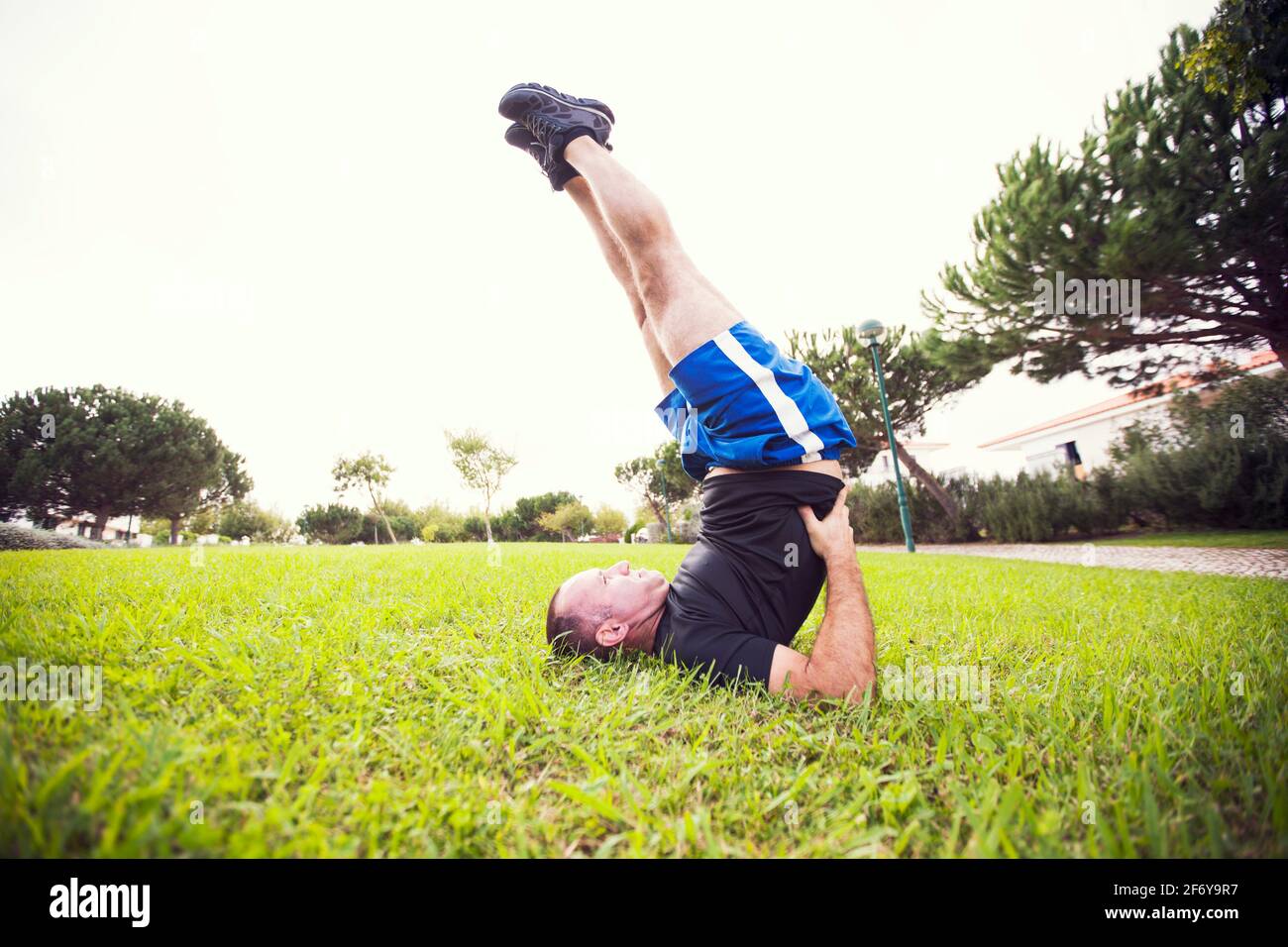 Fitness man training park hi-res stock photography and images - Alamy