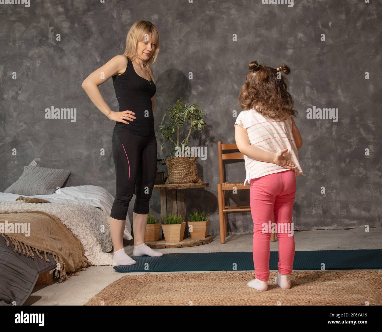 Parent daughter arguing hi-res stock photography and images - Alamy Parent daughter arguing hi-res stock photography and images - Alamy