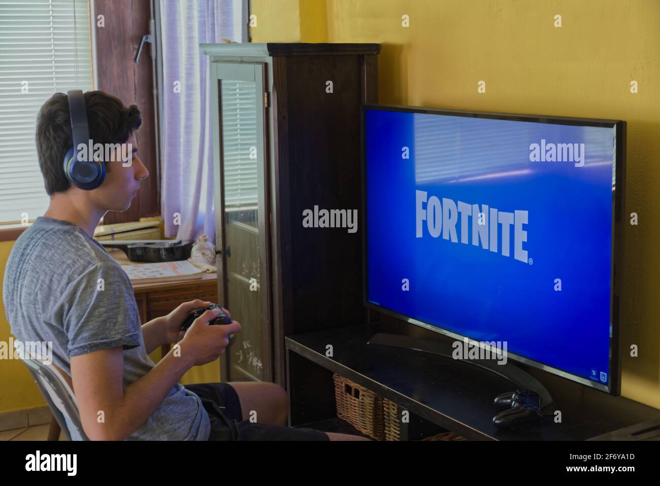 Fortnite video game hi-res stock photography and images - Alamy