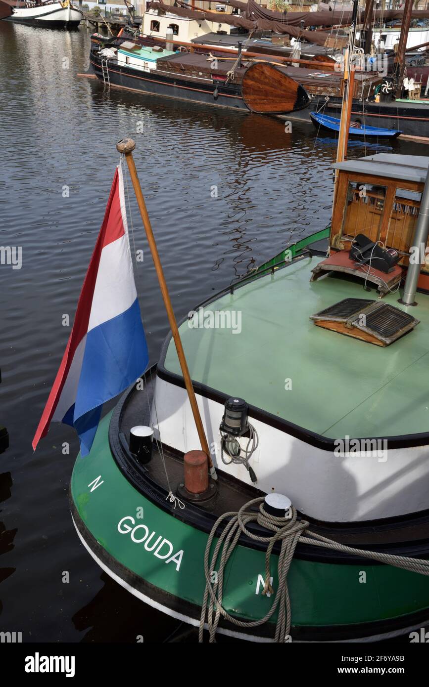 Old Gouda by Turfsingel Canal, Nederlands Stock Photo - Alamy