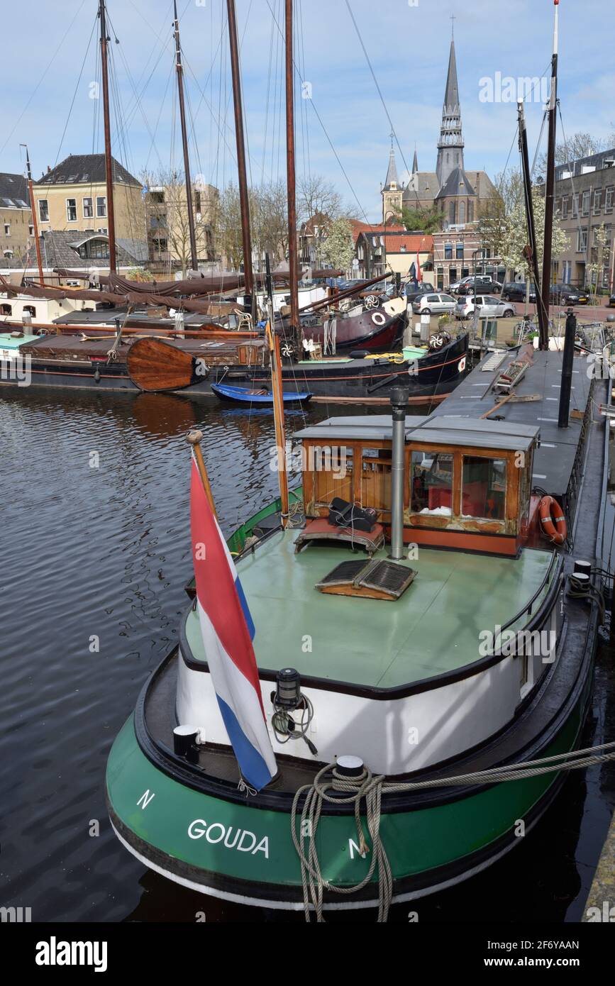 Old Gouda by Turfsingel Canal, Nederlands Stock Photo - Alamy