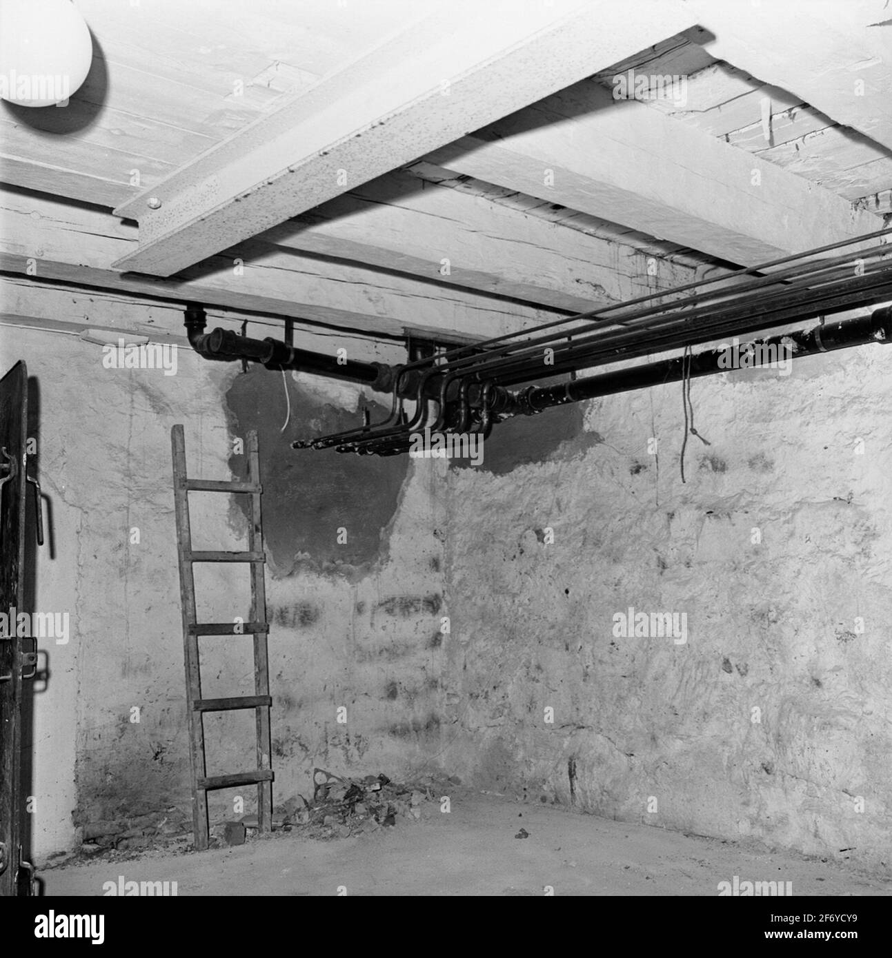 The rope ware track (pictured name).The rope warehouse (depicted name ...