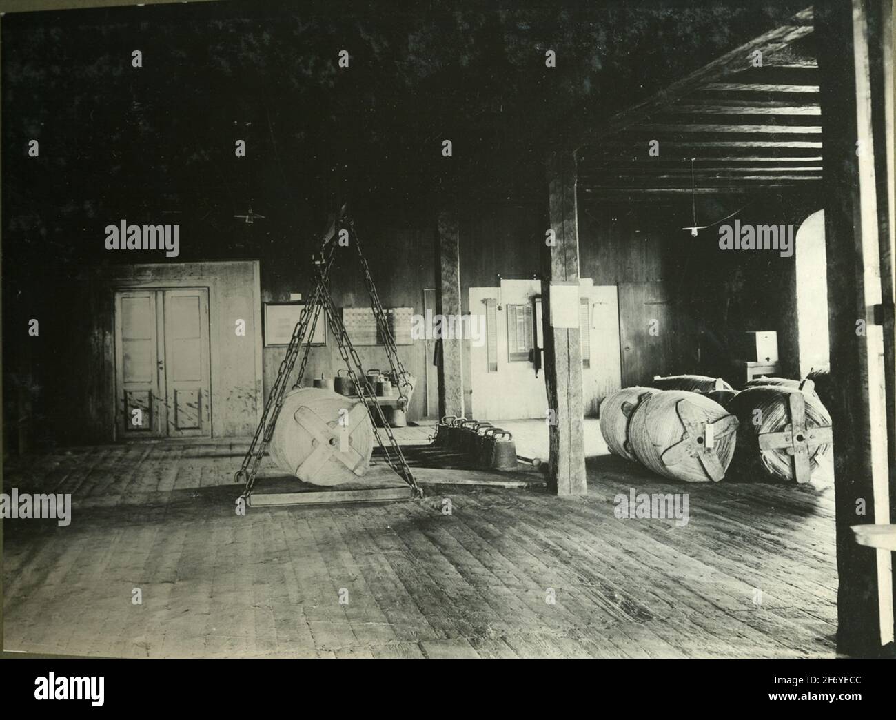 The rope ware track (pictured name).The rope warehouse (depicted name ...