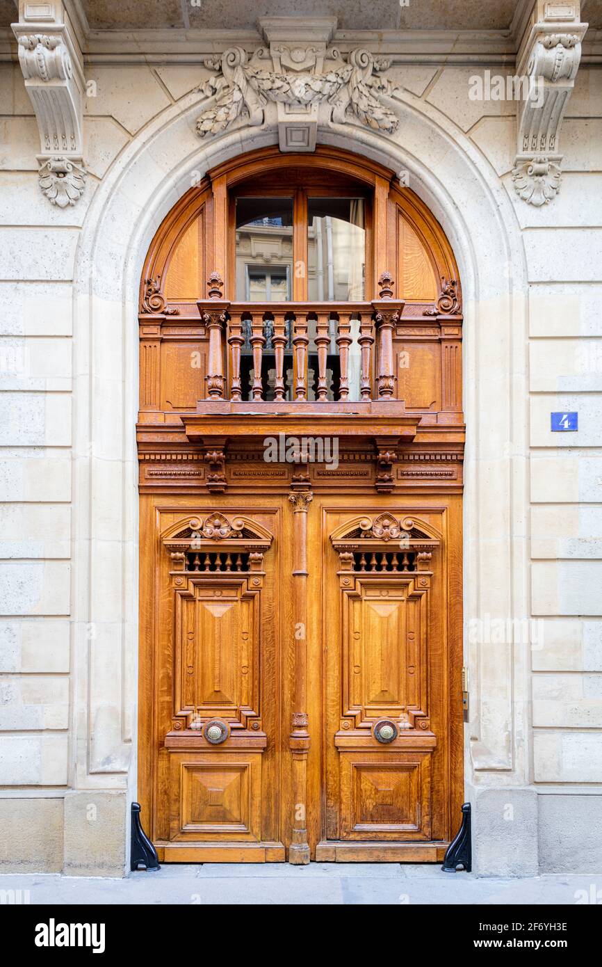 Doorway paris france hi-res stock photography and images - Alamy