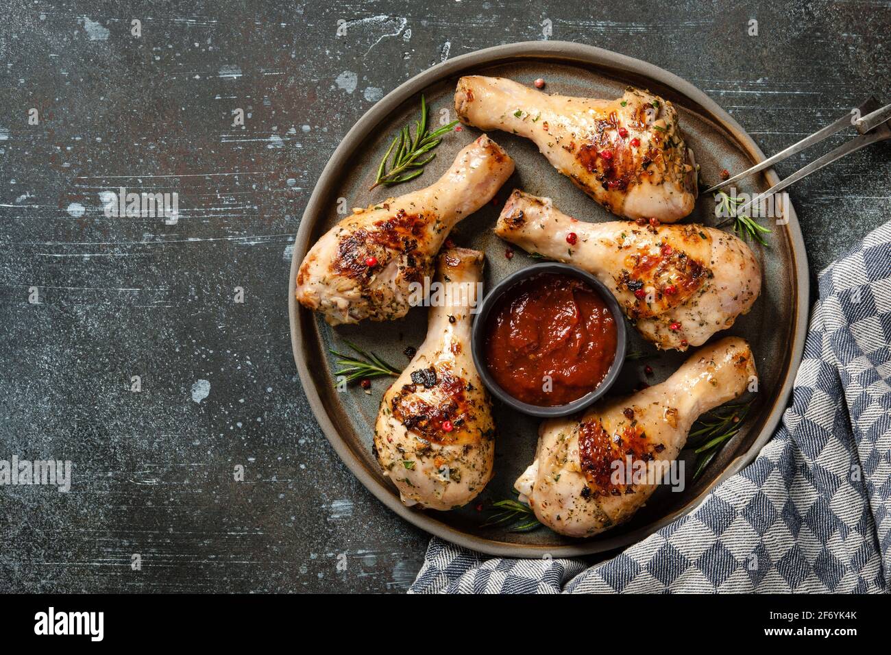 Grilled chicken legs with tomato sauce on ceramic plate Stock Photo - Alamy