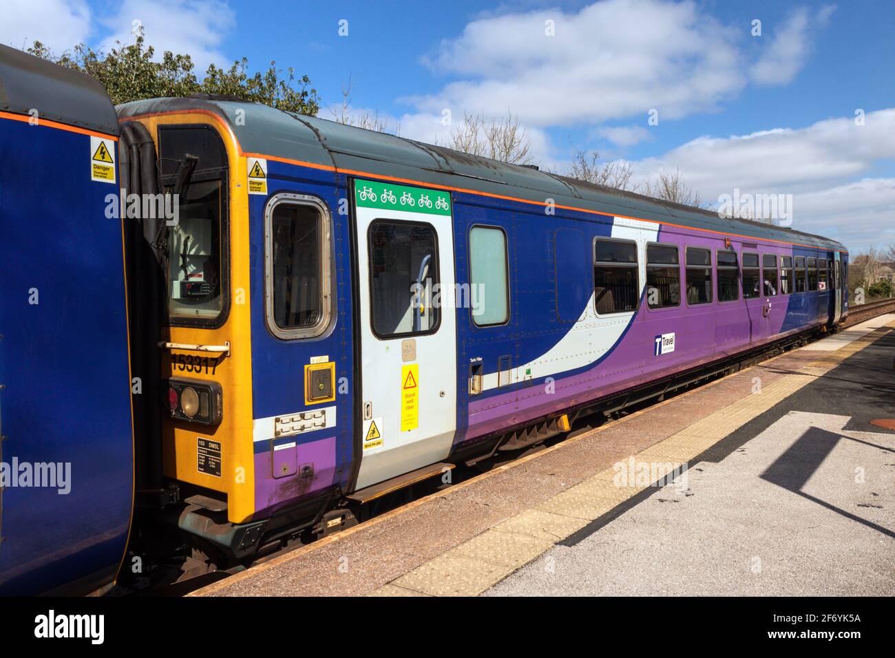 Class 153 hi-res stock photography and images - Alamy