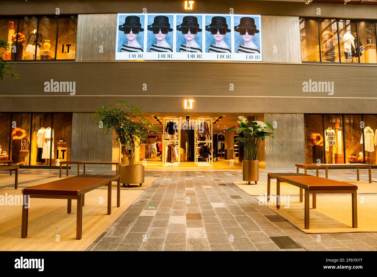 The I.T shop in the Xintiandi shopping mall, Huangpu District, Shanghai ...