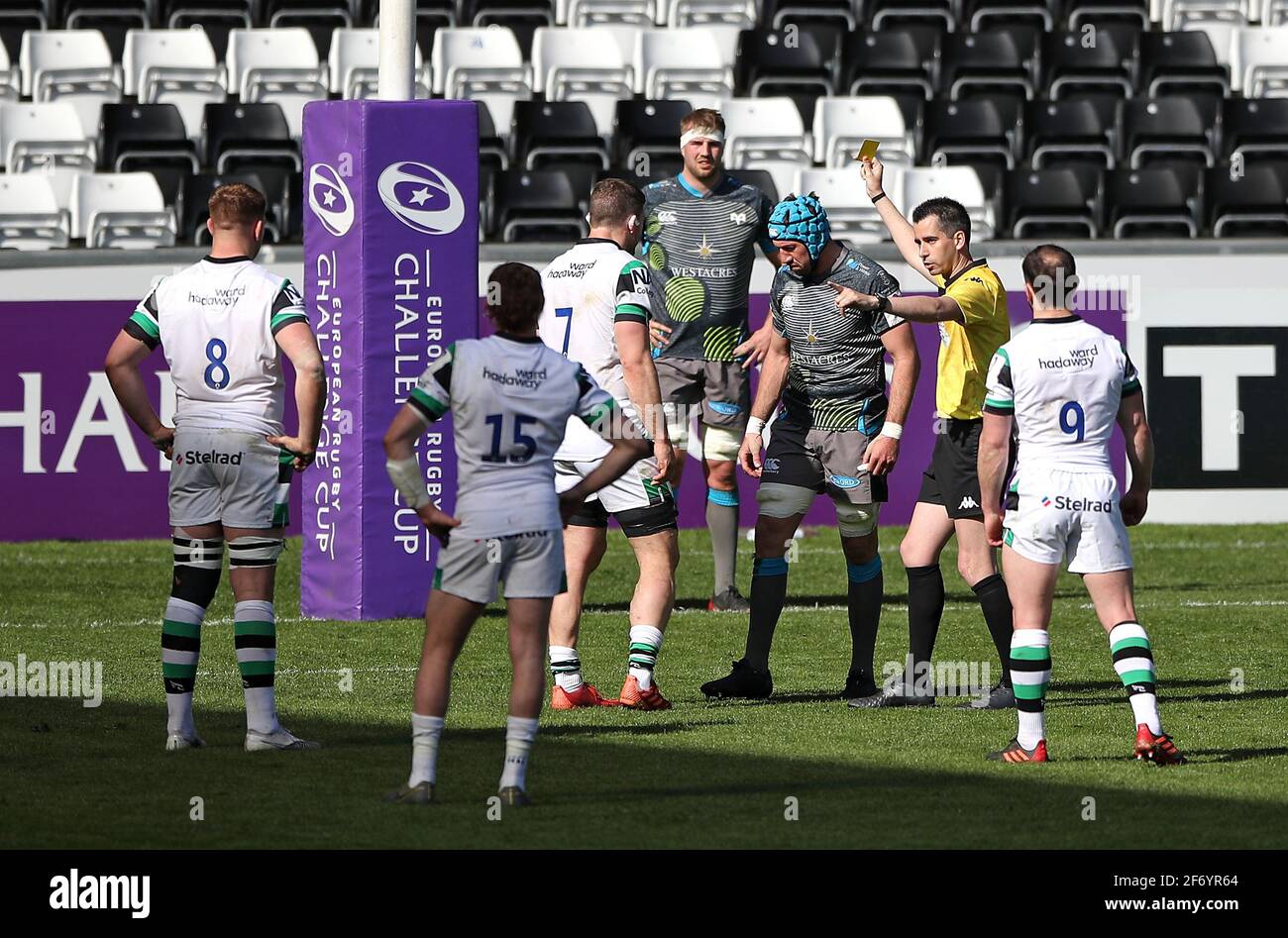 Blue card rugby hi-res stock photography and images - Alamy